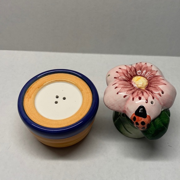 Kitchen | Flower Pot Salt Pepper Shakers | Poshmark